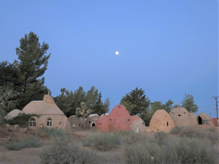 Superadobe - A house in the color of nature